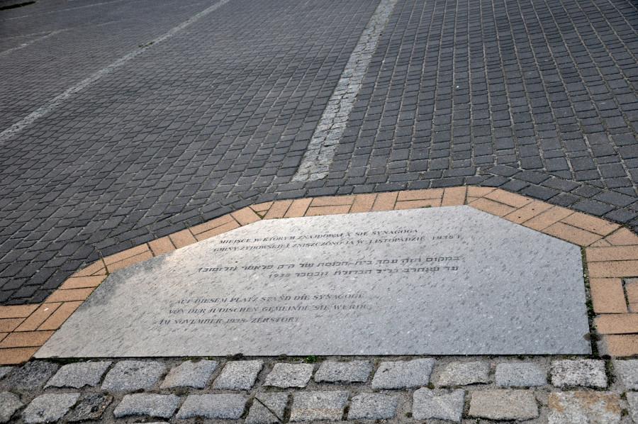 "D’abord les plaques, ensuite les immeubles" : en Pologne, le retour du ...
